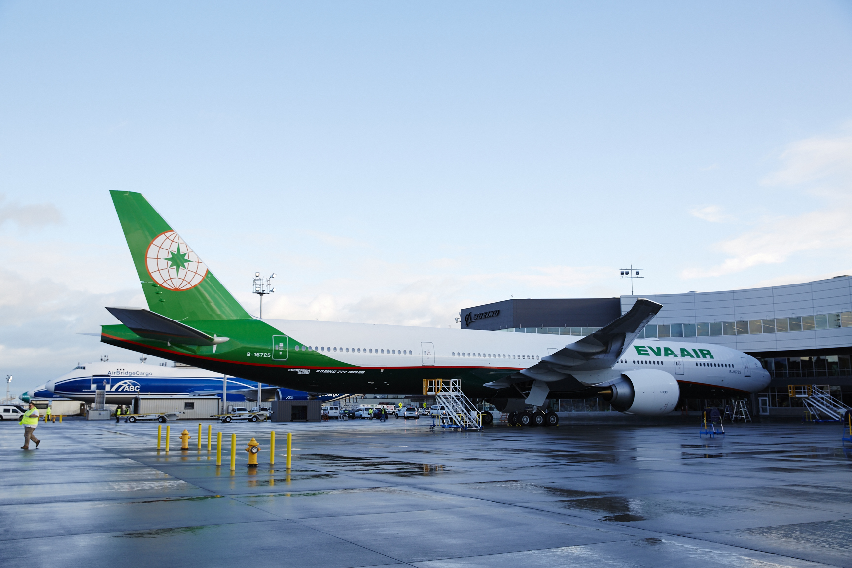 Neue Jets und neues Corporate Design bei Eva Air - Österreichische ...