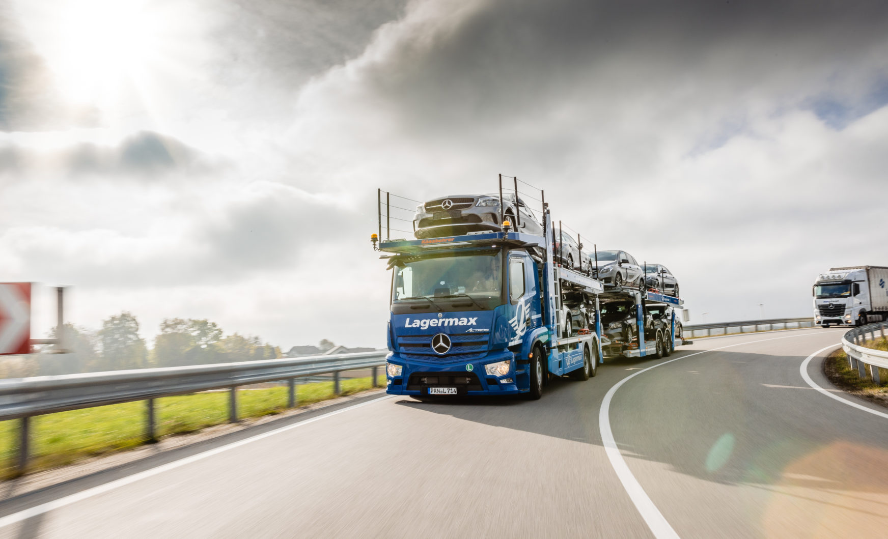 Lagermax Gruppe: Erster Actros als offener Fahrzeugtransporter ...