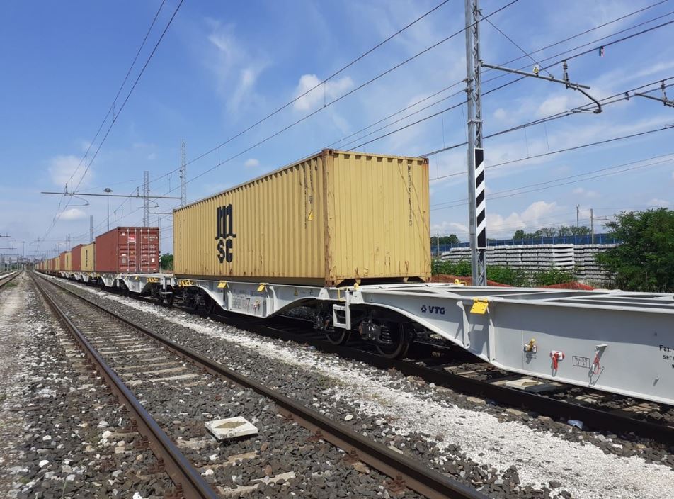 VTG Rail Europe: Moderne Containertragwagen für Medway Italia ...