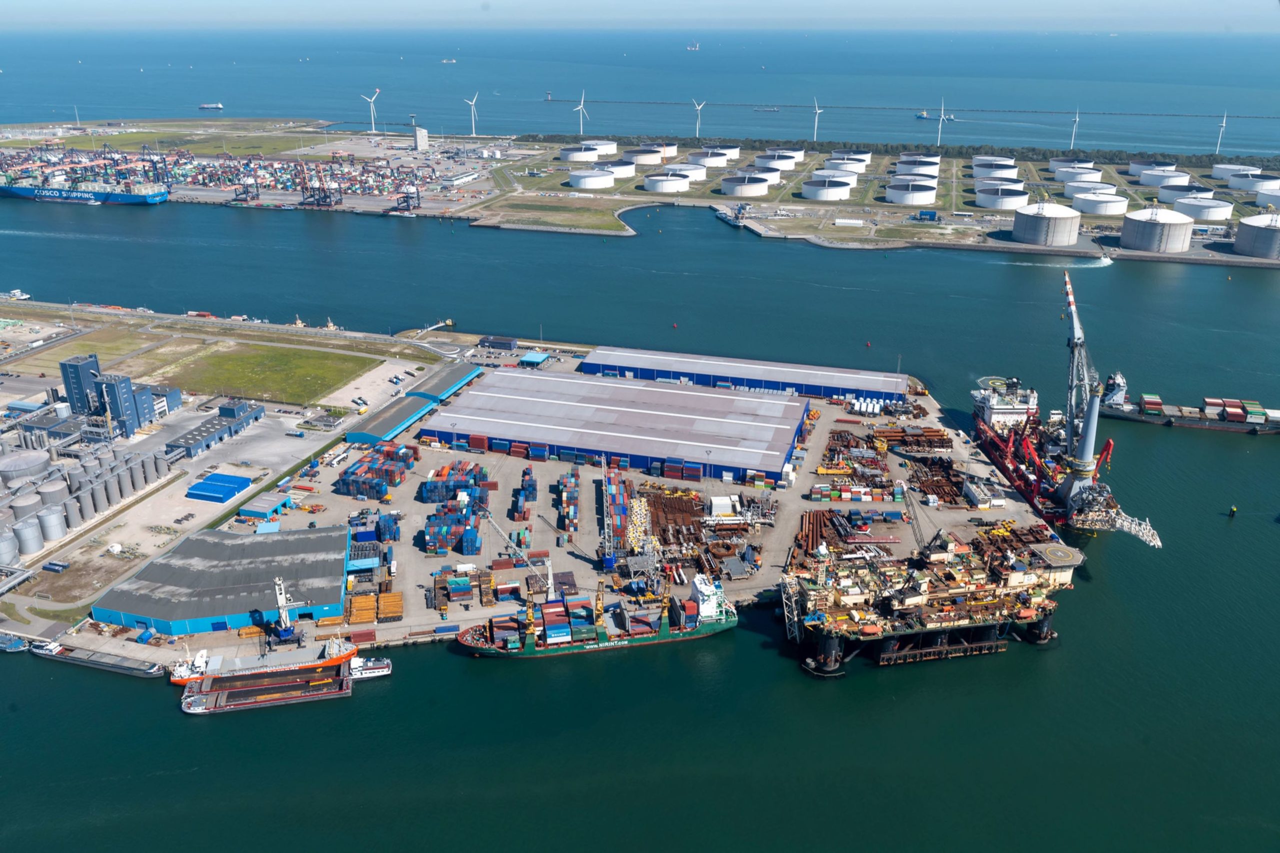 Rhenus hat den ersten vollelektrischen mobilen Hafenkran der ...