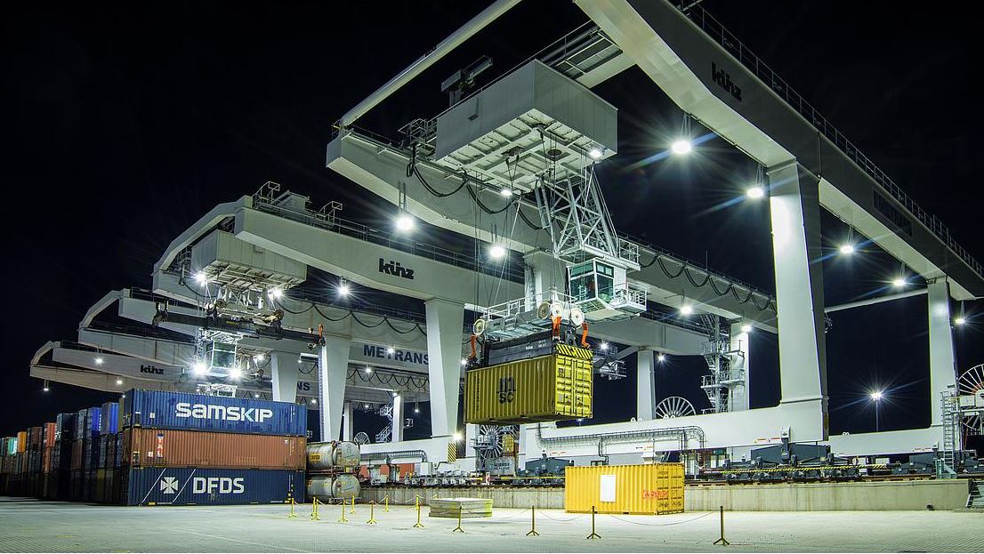 Metrans: Neue Bahnkräne in Mittelosteuropa - Österreichische ...