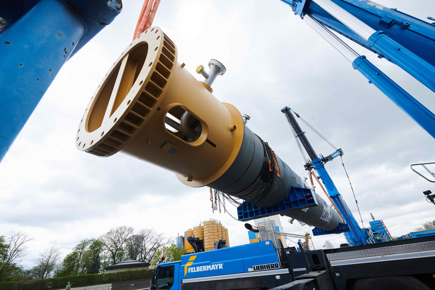 Transport zur See und auf der Donau für die OMV Raffinerie Schwechat ...