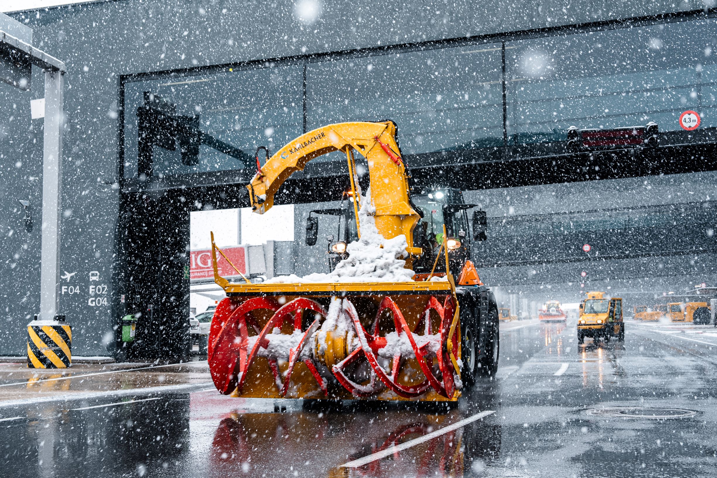 1.500 Lkw-Ladungen mit Schnee am Flughafen Wien - Österreichische ...