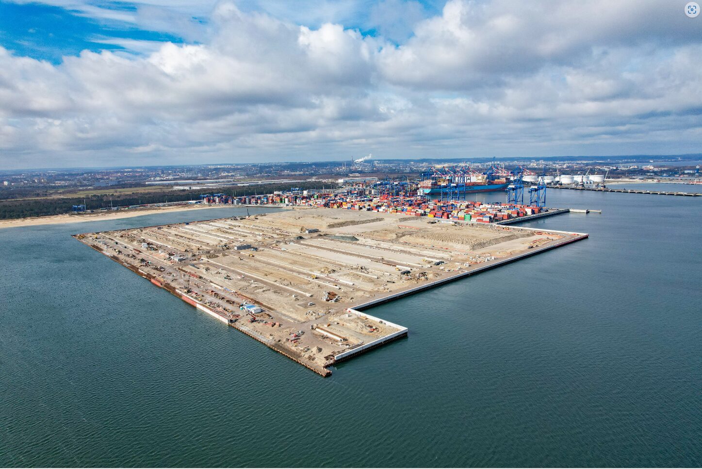 Baltic Hub legt Grundstein für neuen Tiefwasserkai - Österreichische ...