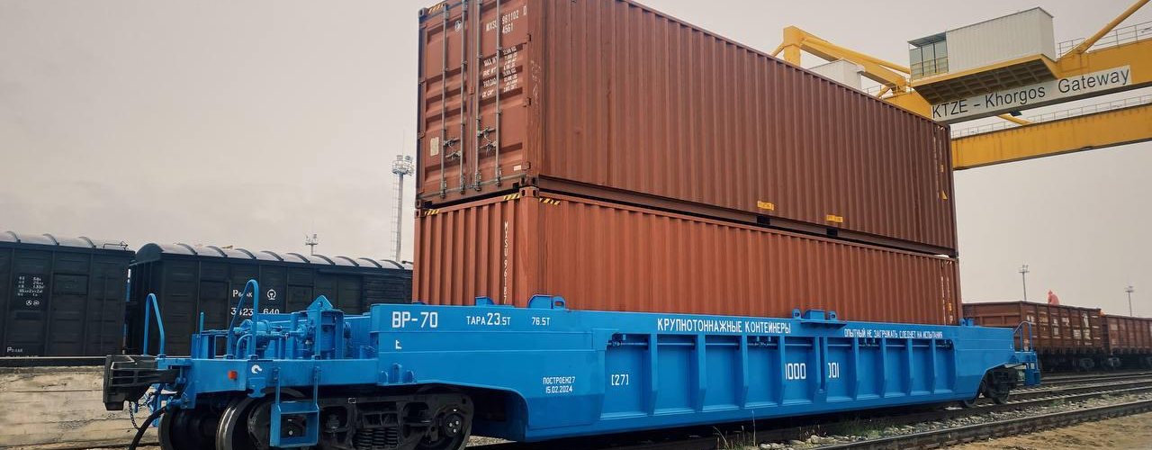 Kasachische Bahn testet Doppelstock-Containerdienst - Österreichische ...