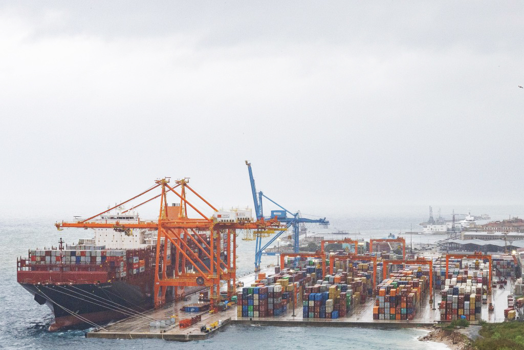 Hafen Rijeka: AGCT empfängt Mega-Schiff von Hapag-Lloyd ...