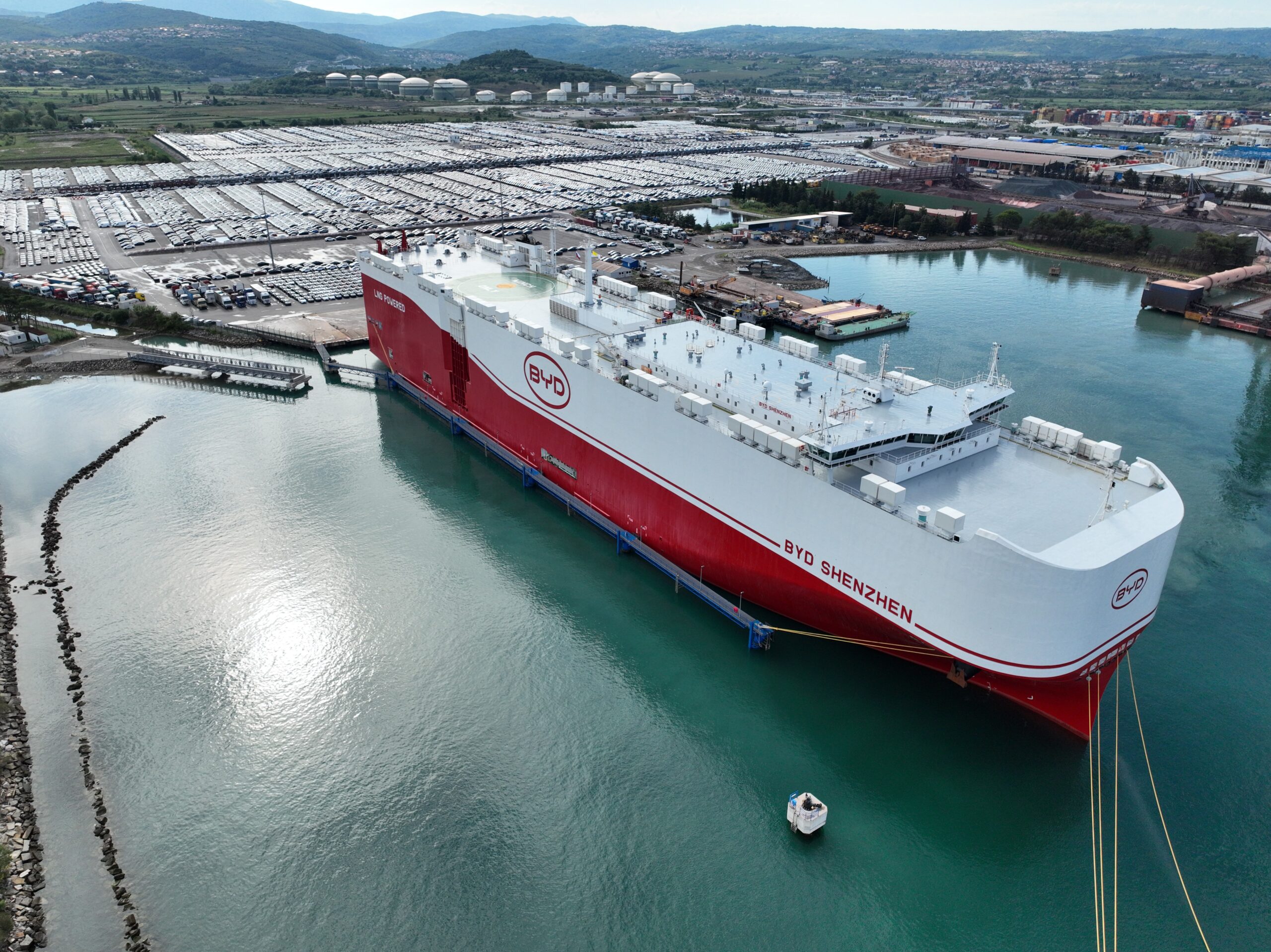 Mega-RoRo-Schiff von BYD gastiert in Koper - Österreichische ...